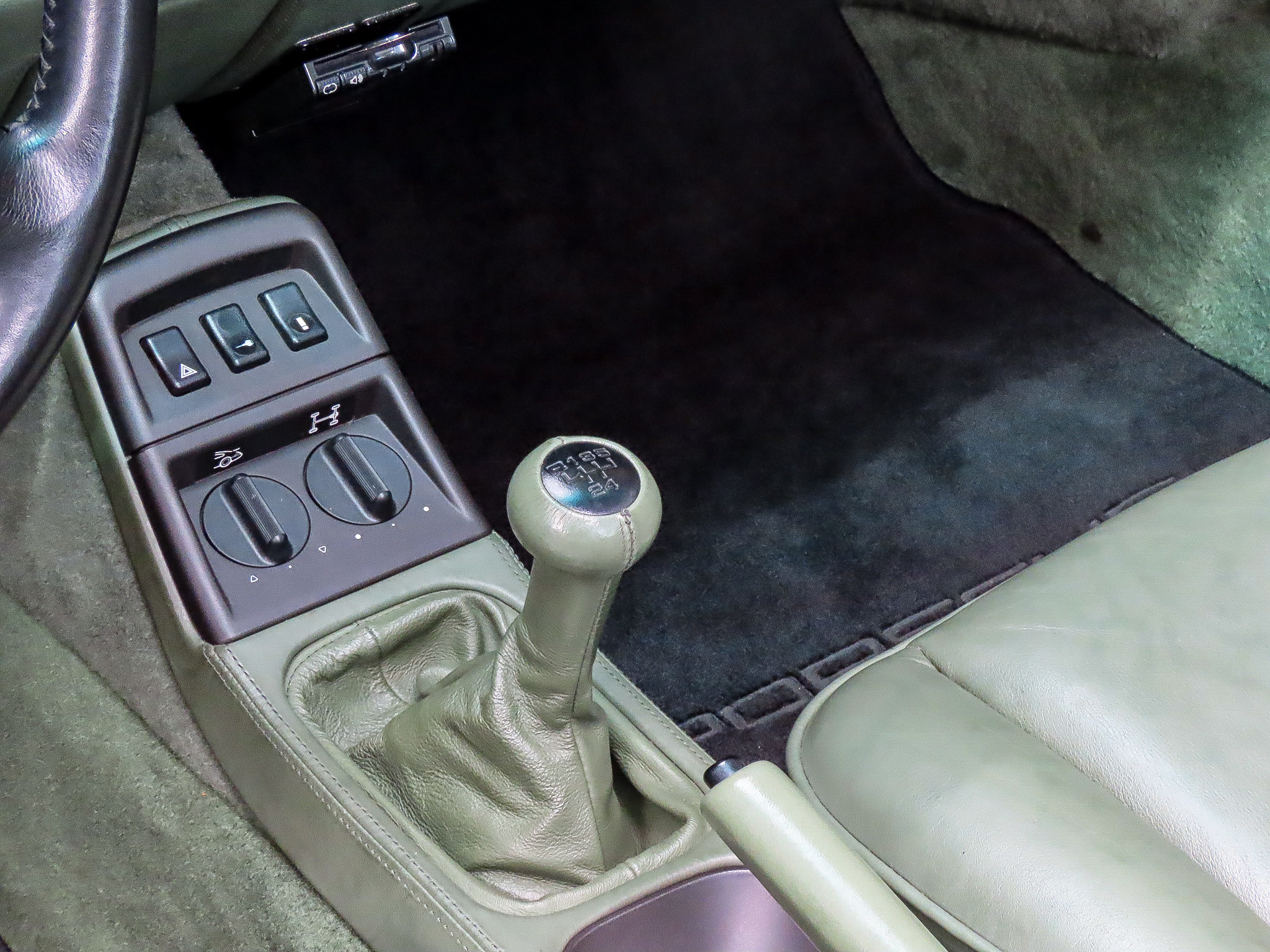 IMG_8808 | 空冷ポルシェ・アストンマーティン中古車販売・買取の「オートダイレクト 」【東京都港区】